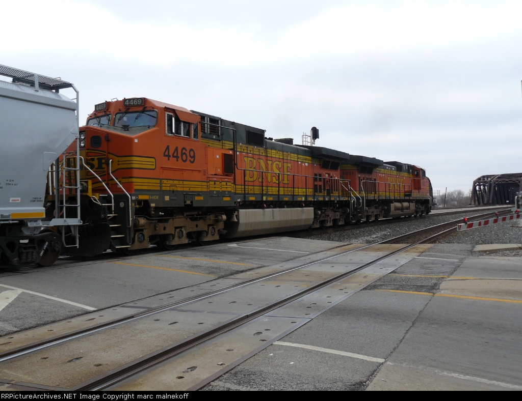 BNSF 4469